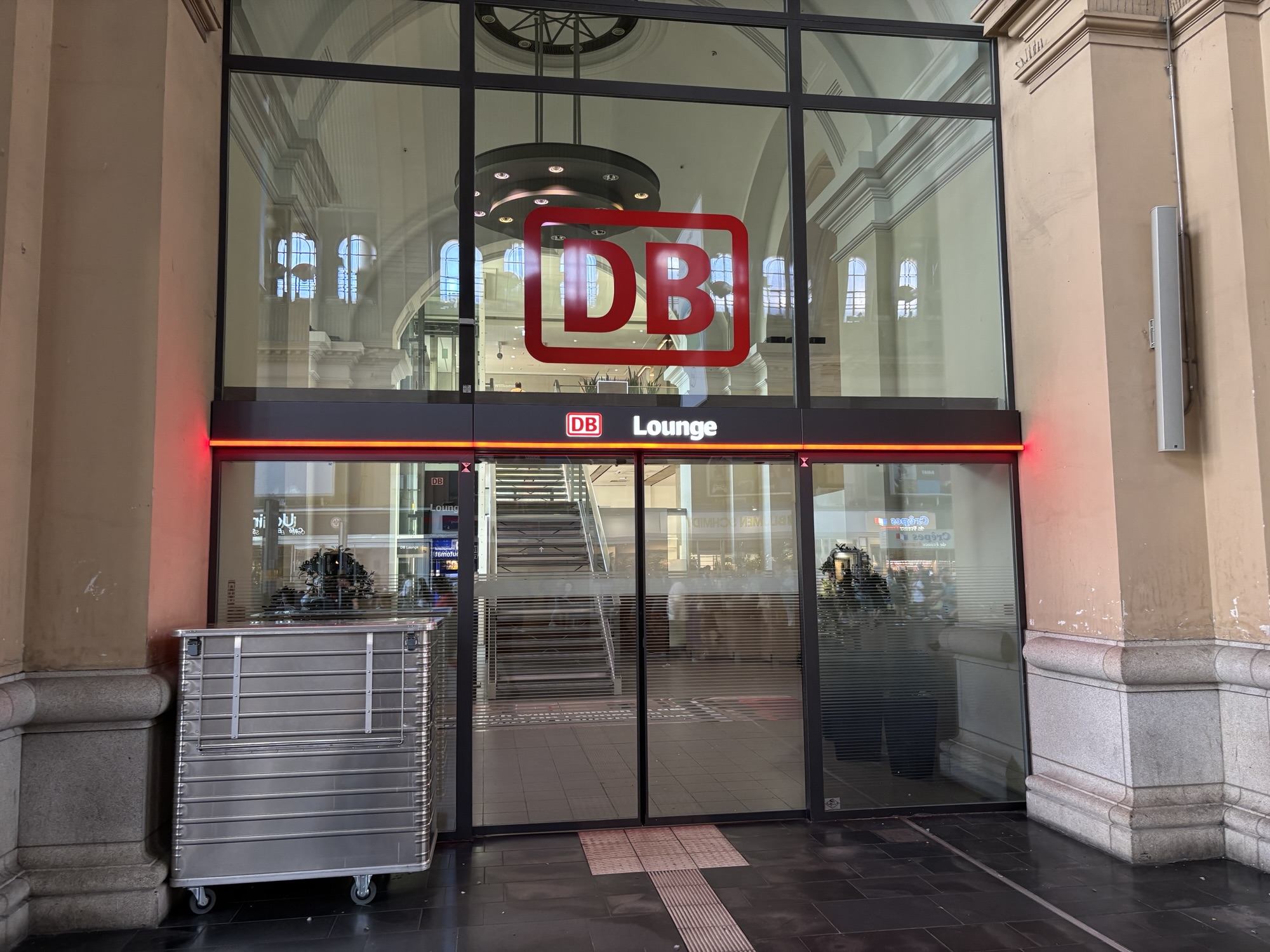 DB Lounge Frankfurt (Main) Hbf Entspanntes Warten mit Komfort ...